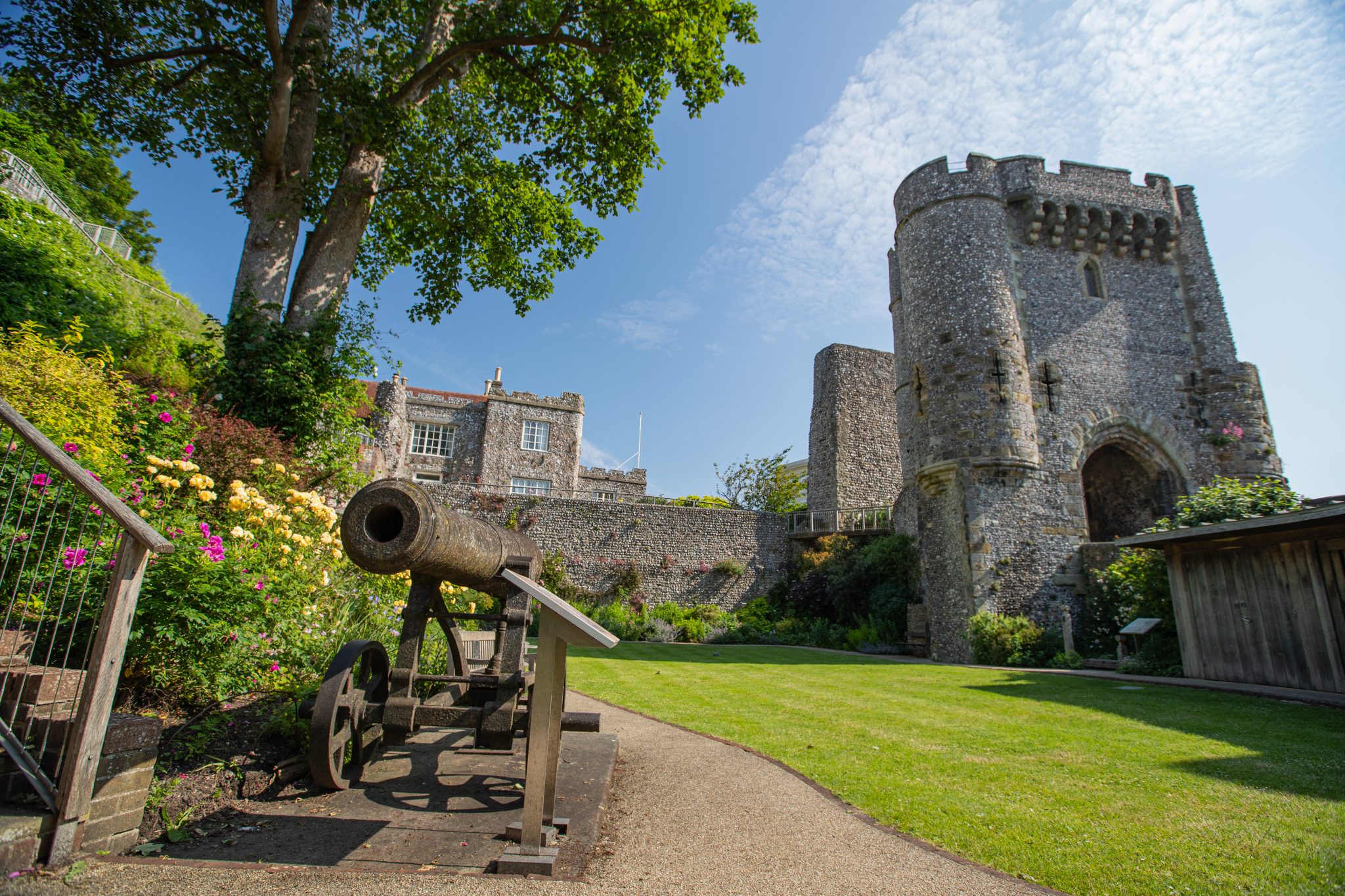 A Short History of Lewes Castle and Barbican Gate - Sussex Past